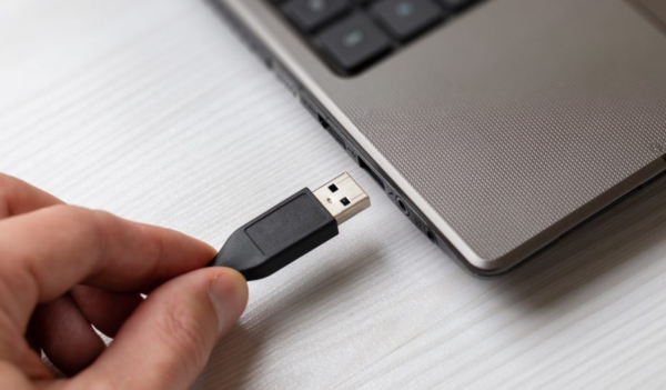 How to Fix Stuck on Repairing Disk Errors on Windows 11 - Saint